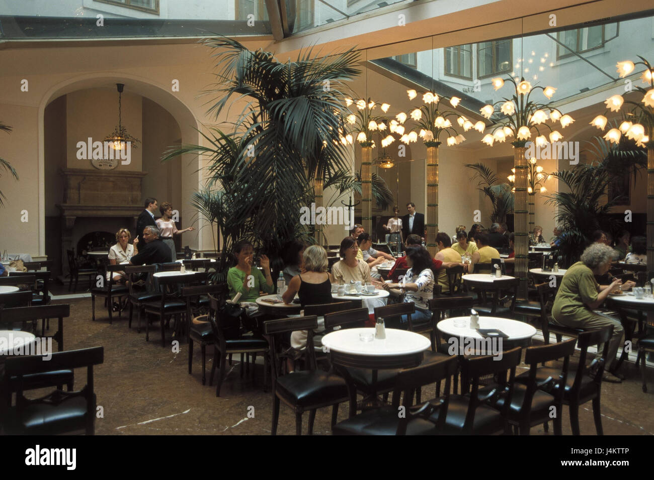 Austria, Vienna, cafe of 'Demel', guests Europe, Federal capital ...