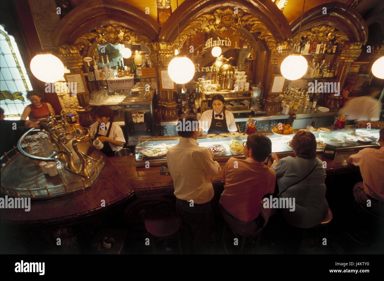 Spain, Madrid, bar 'Madrid I.', counter, visitor no model release ...