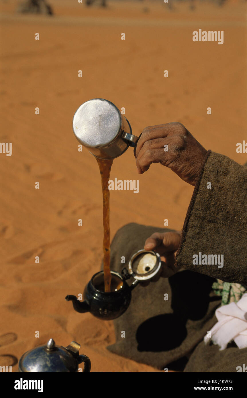 Libya, desert Sahara, Akakusgebirge, wild scenery, rest, man, Targi ...