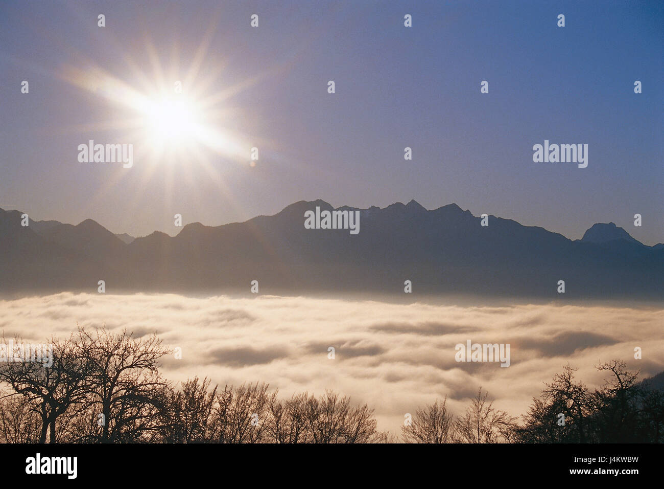 Germany, Upper Bavaria, Inntal, Mangfallgebirge, nebulous sea, back ...