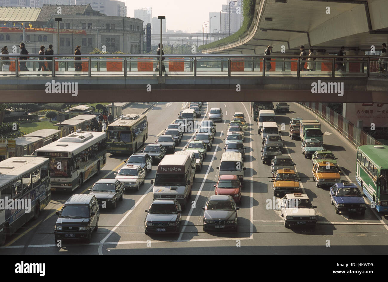 China, Shanghai, town traffic, junction, cars, stop, bridge, passer-by ...