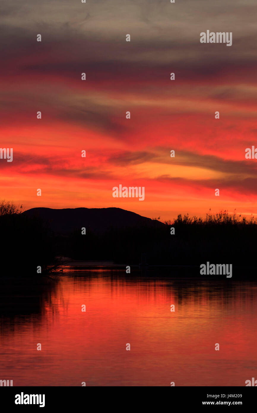 Mittry Lake sunrise, Betty's Kitchen Wildlife and Interpretive Area ...