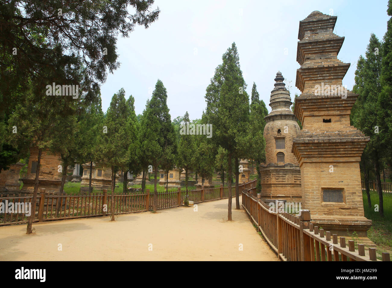 Shaolin temple hi-res stock photography and images - Alamy