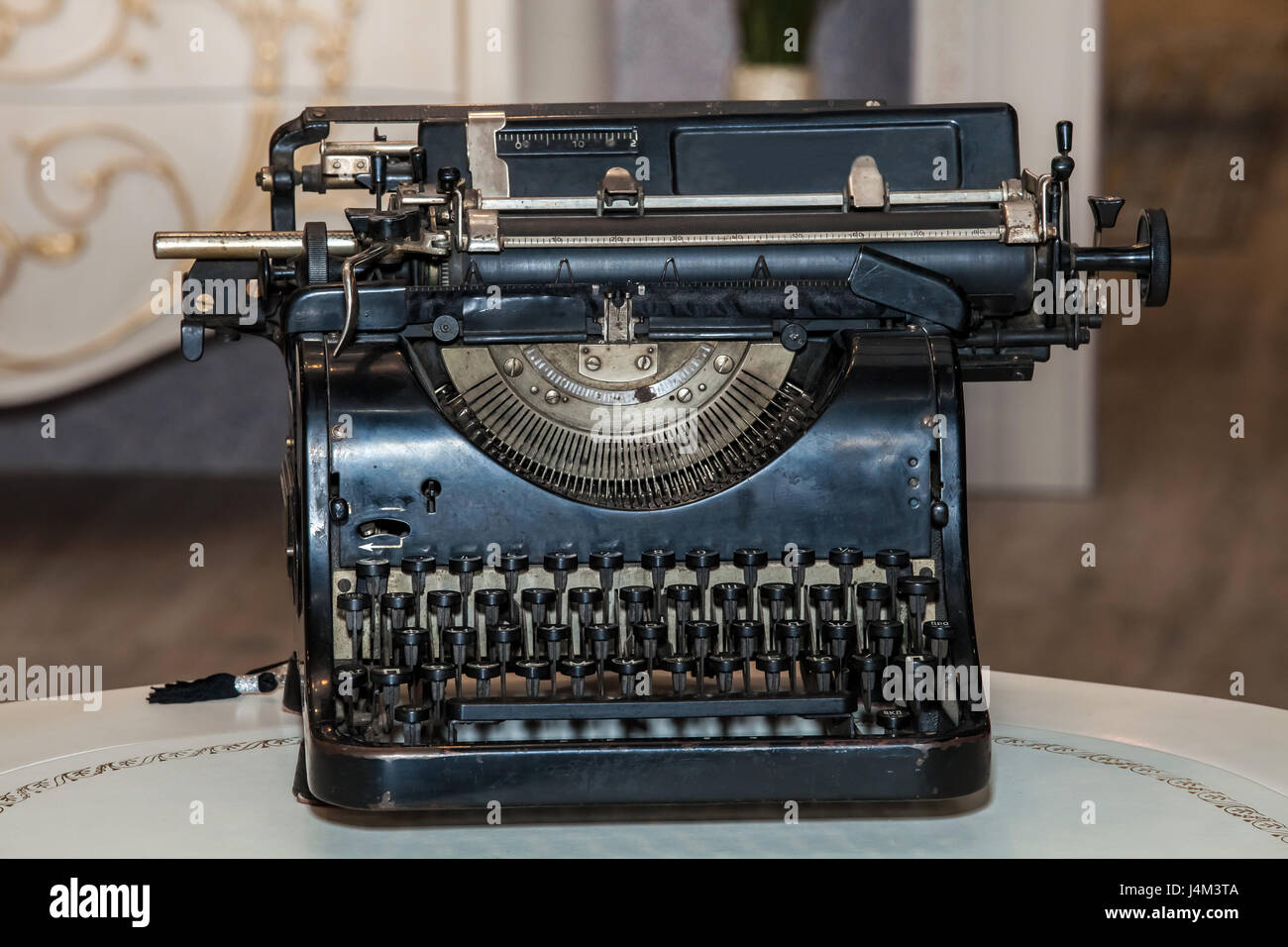 Old black retro mechanical typewriter machine Stock Photo - Alamy