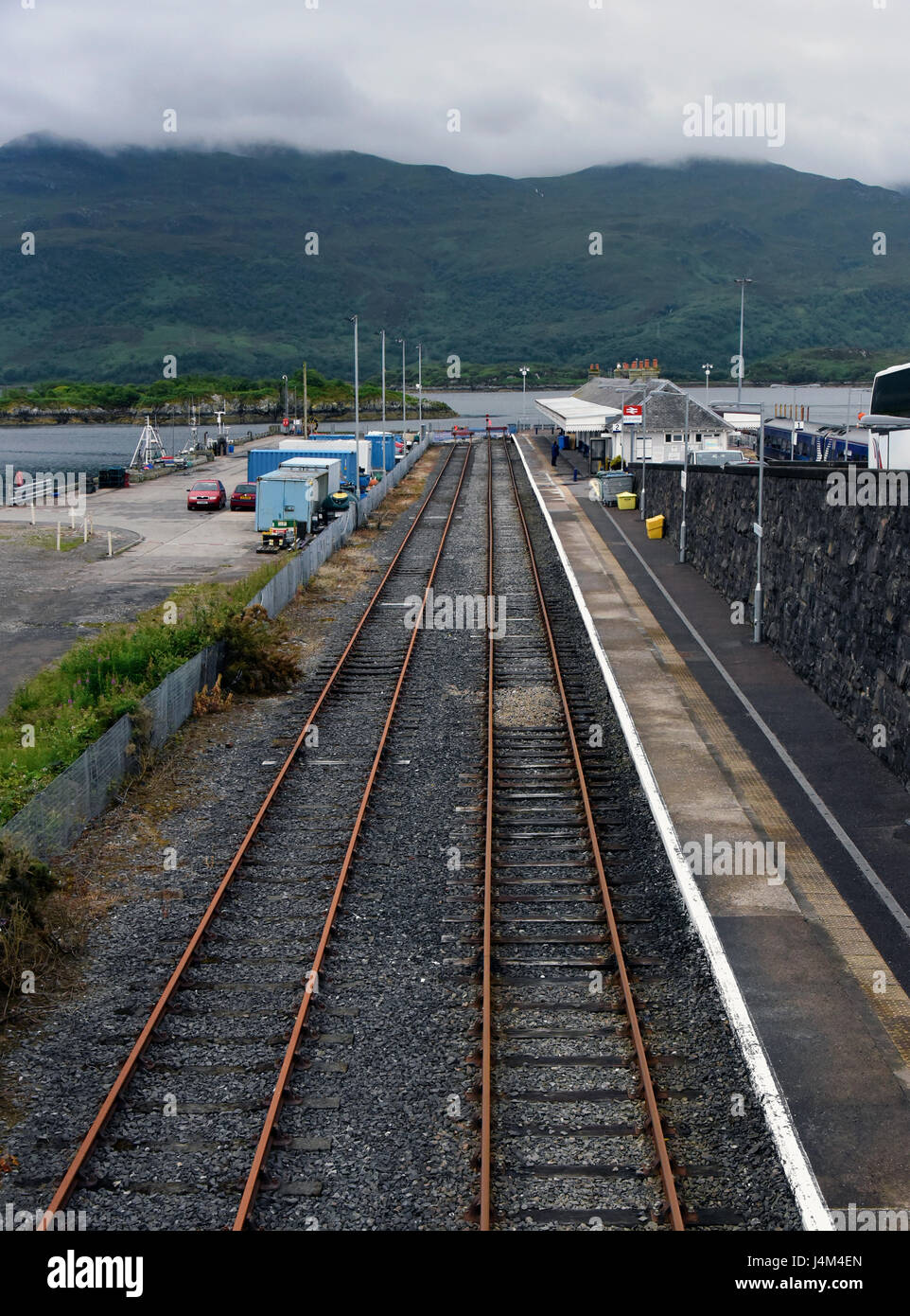 Kyle of lochalsh railway station hi-res stock photography and images ...