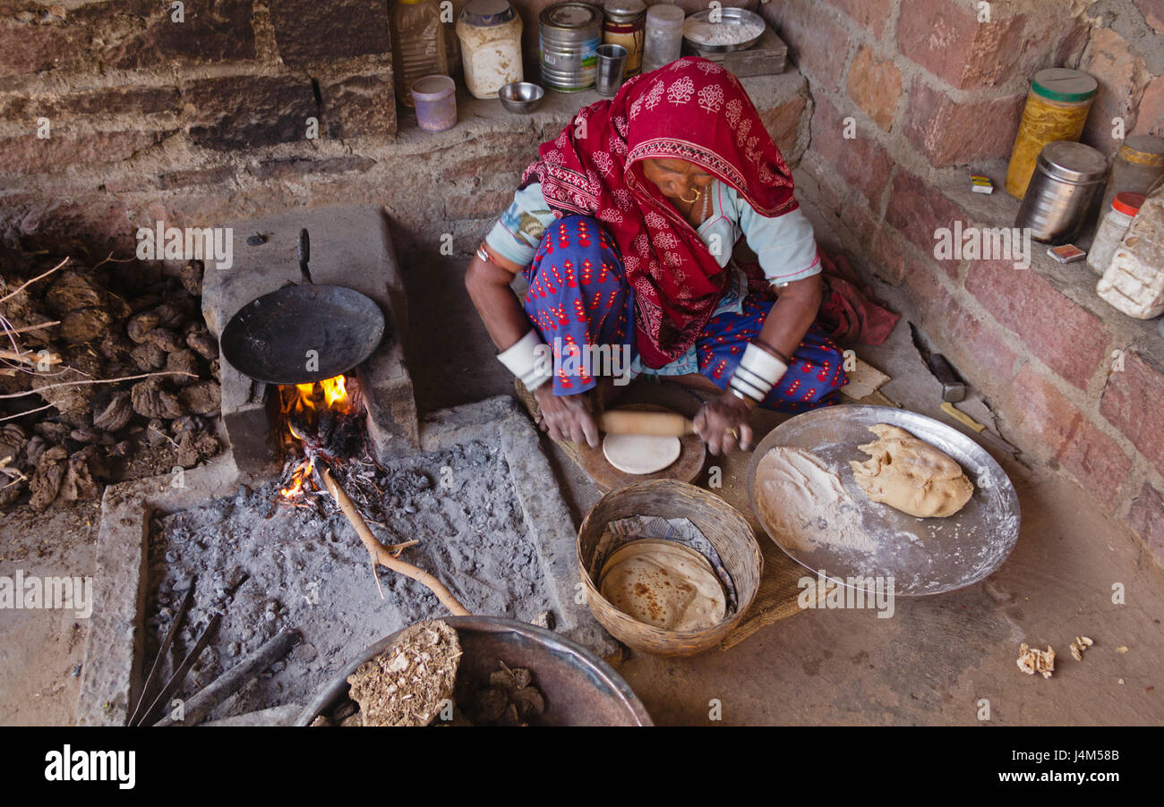Making Chapati High Resolution Stock Photography and Images - Alamy