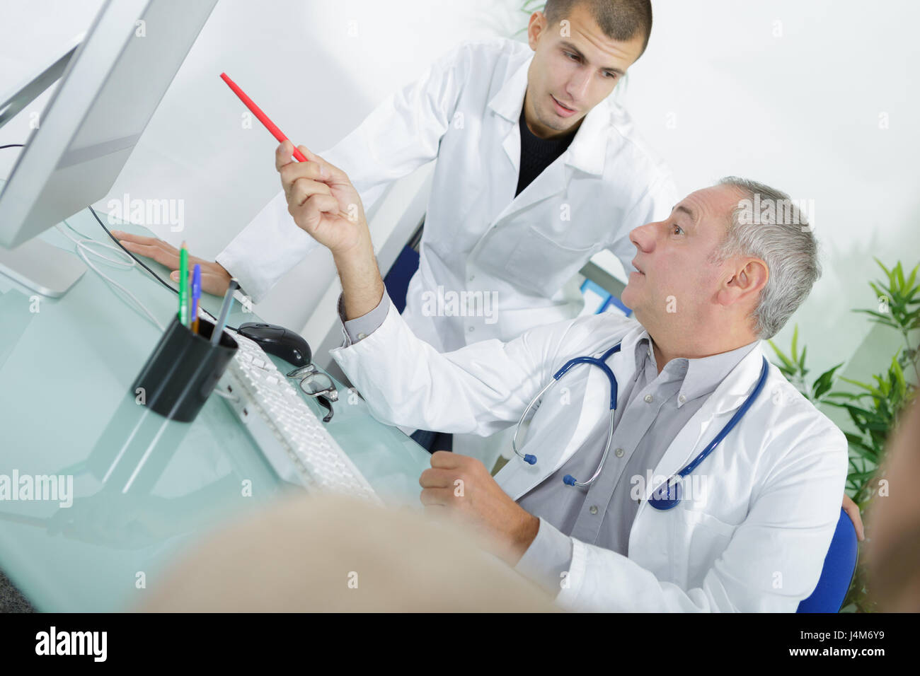 Doctor instructions nurse hi-res stock photography and images - Alamy