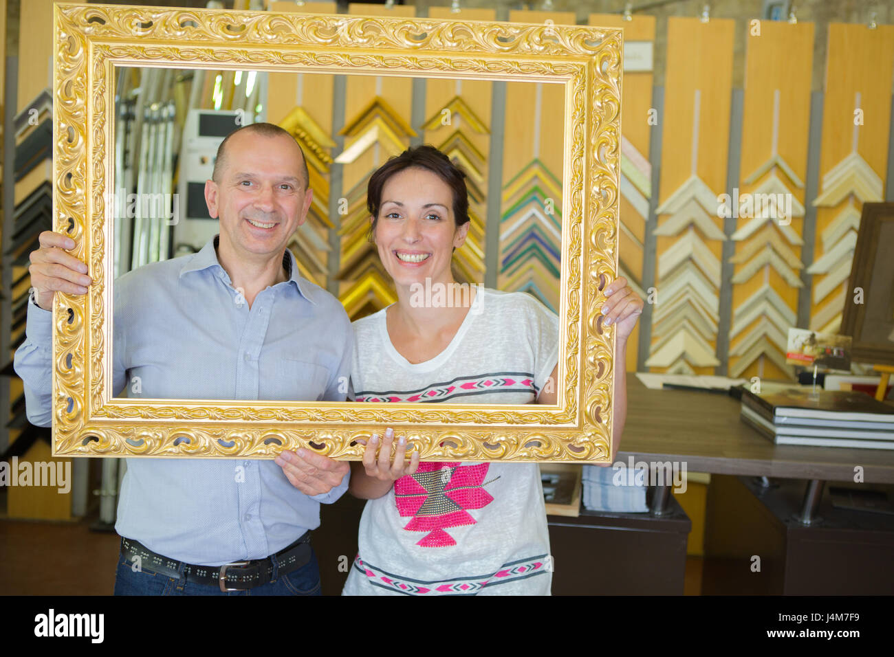 Couple looking through frame hi-res stock photography and images - Alamy