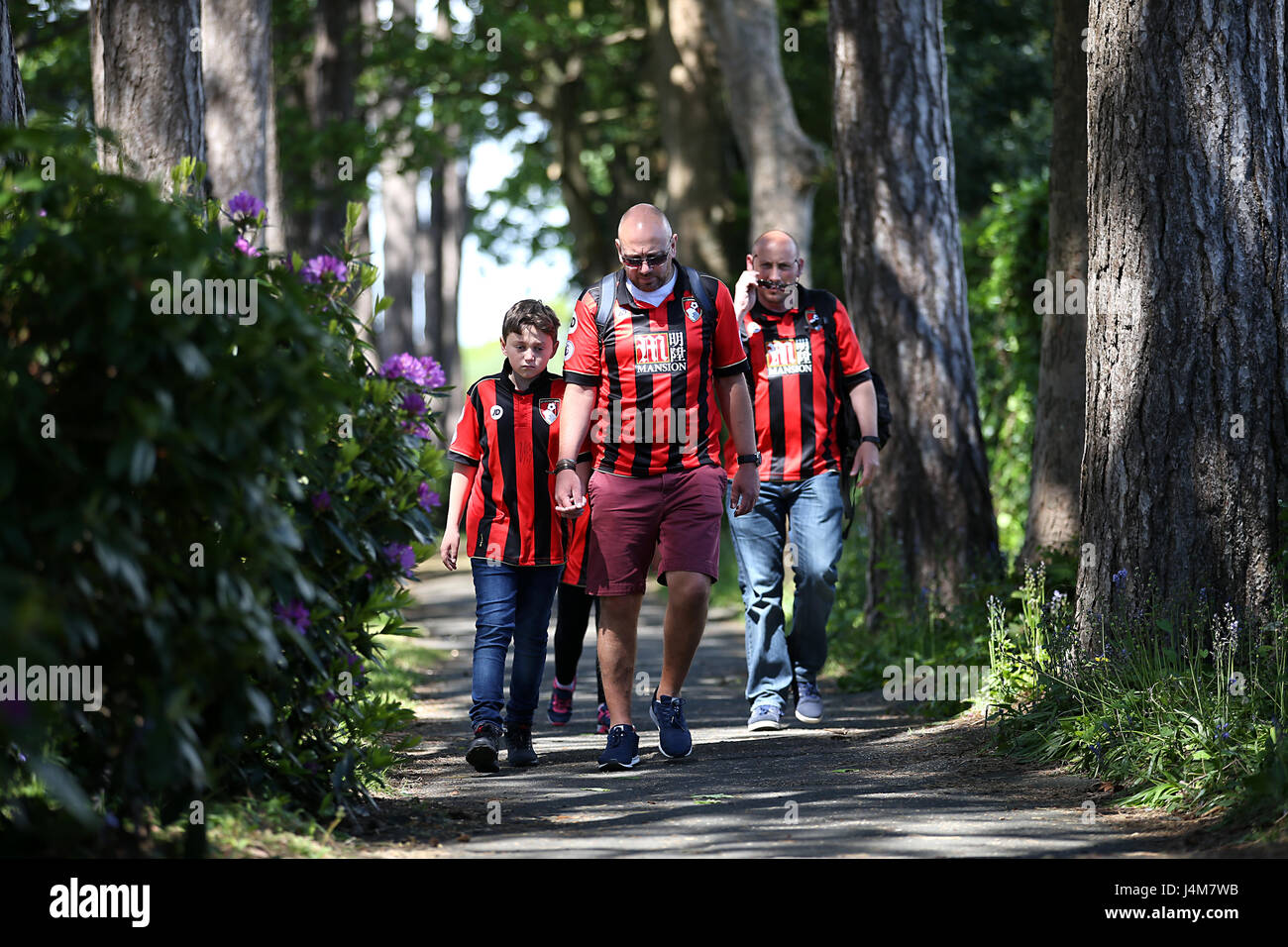 Afc bournemouth fans arriving hi-res stock photography and images - Alamy