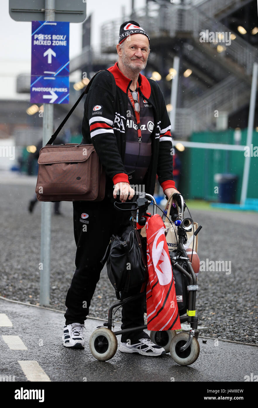 Saracens fans arrive hi-res stock photography and images - Alamy