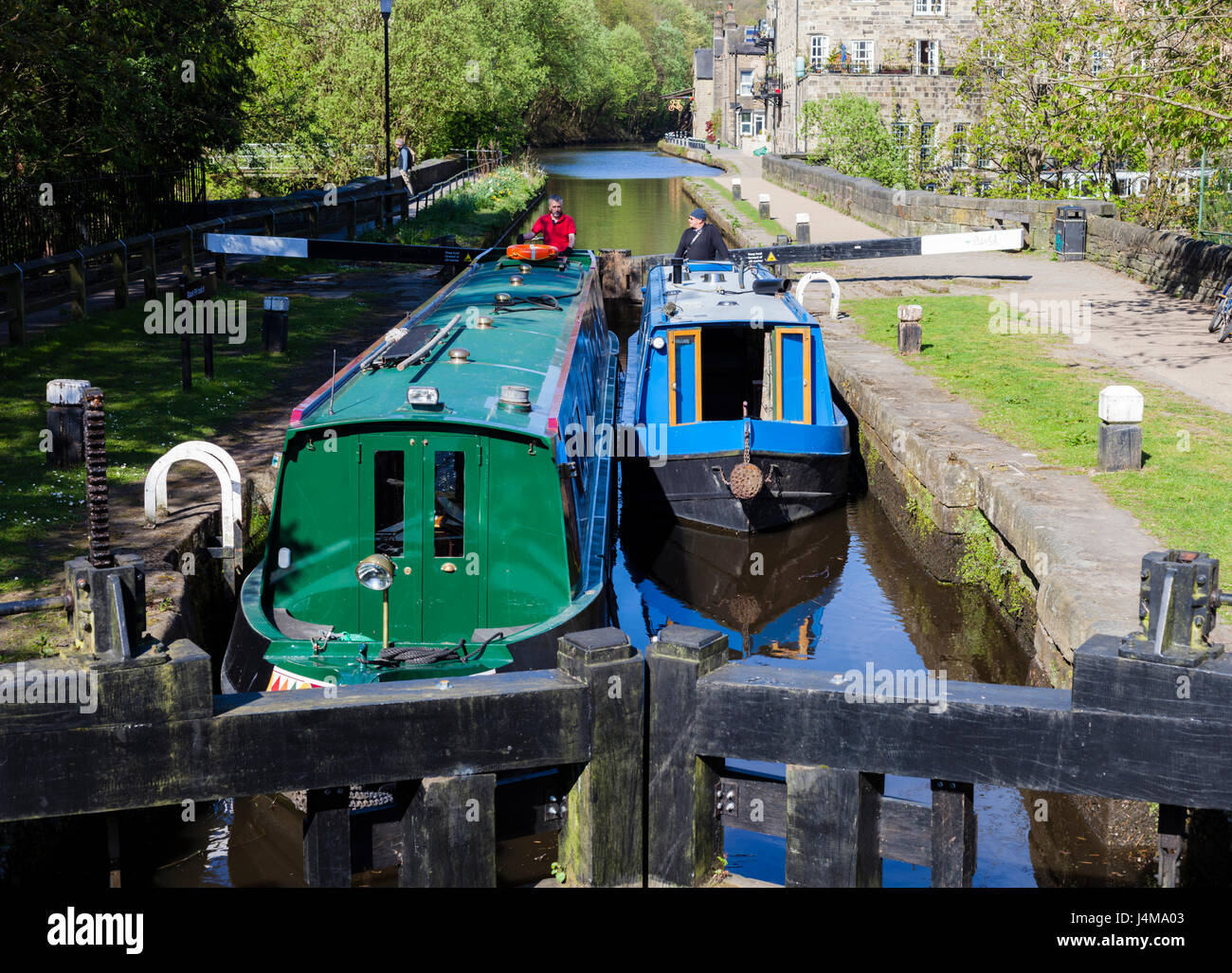 Two Narrow Boats High Resolution Stock Photography and Images - Alamy