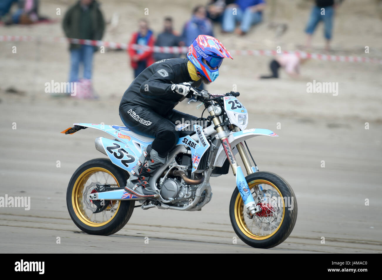 A motorcycle rider with one arm races in the Straightliners 'Top Speed ...
