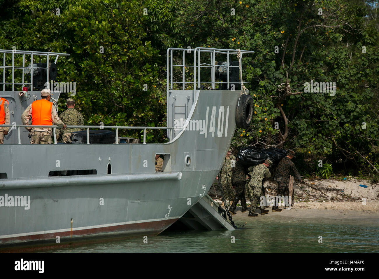 Royal navy lcu landing craft hi-res stock photography and images - Alamy