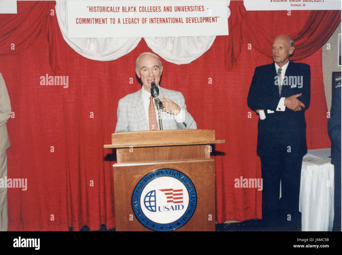 man standing at podium speaking Stock Photo - Alamy