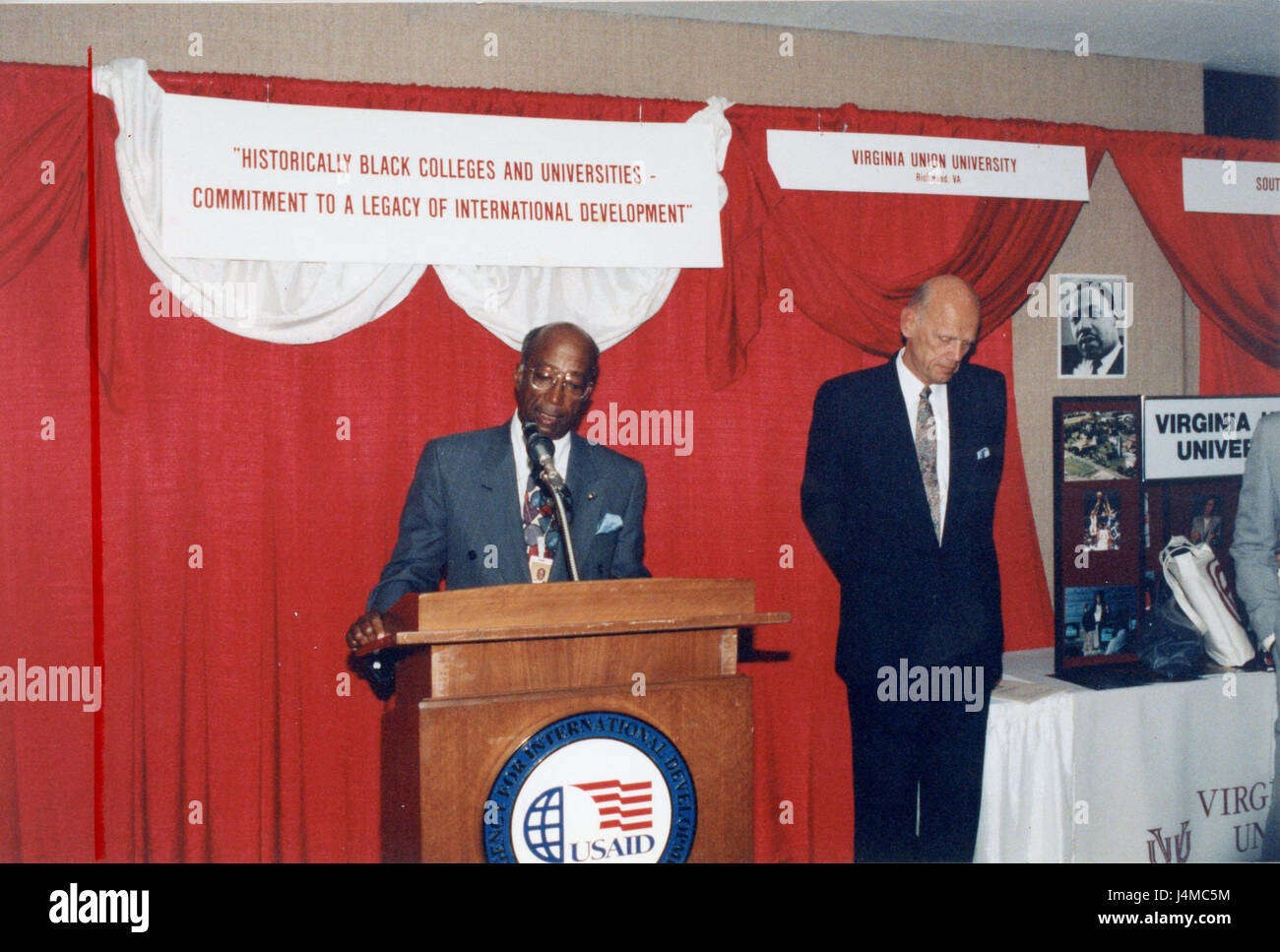man standing at podium speaking Stock Photo - Alamy