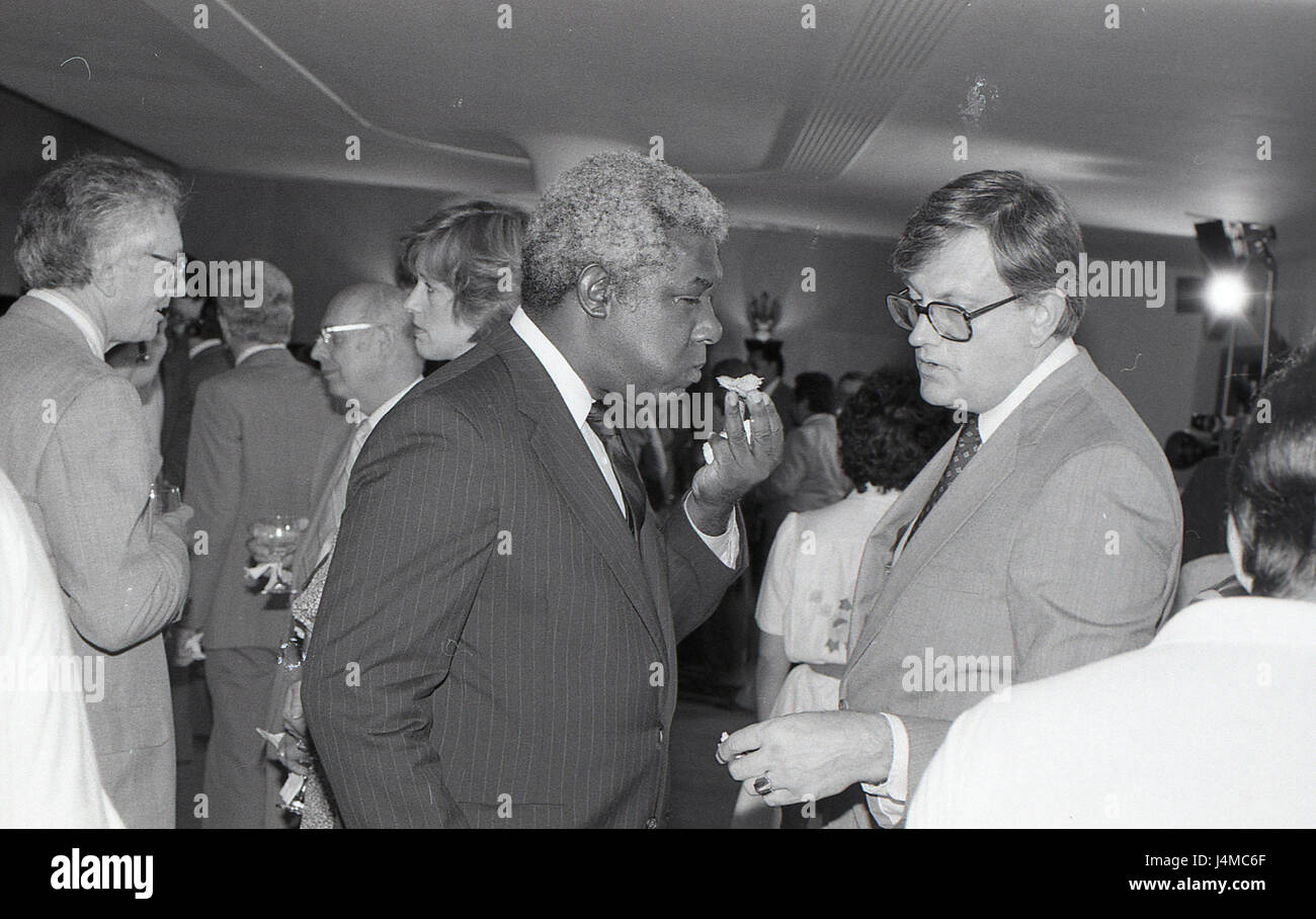 TWO MEN TALKING TO EACH OTHER Stock Photo - Alamy