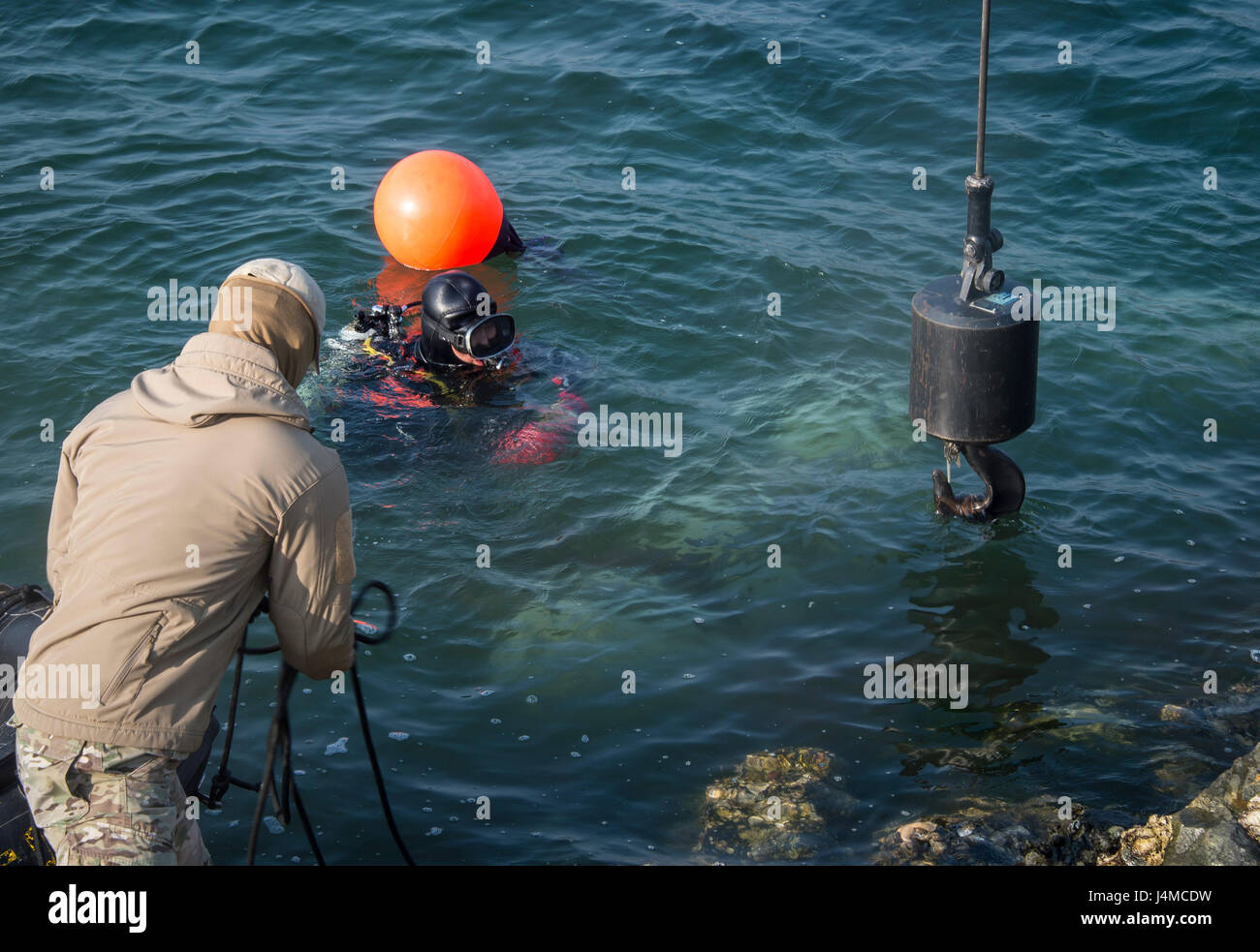 Members of the Republic of Korea (ROK) Navy Underwater Dive Team ...