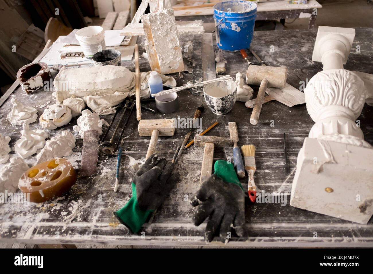 Messy table hi-res stock photography and images - Alamy