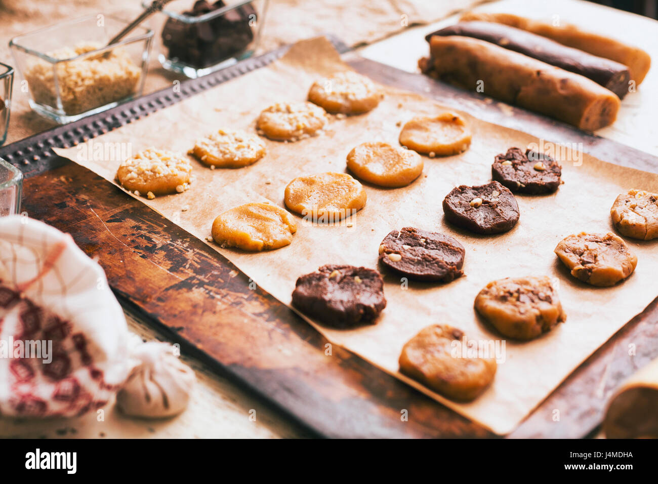 Baking sheet hi-res stock photography and images - Alamy