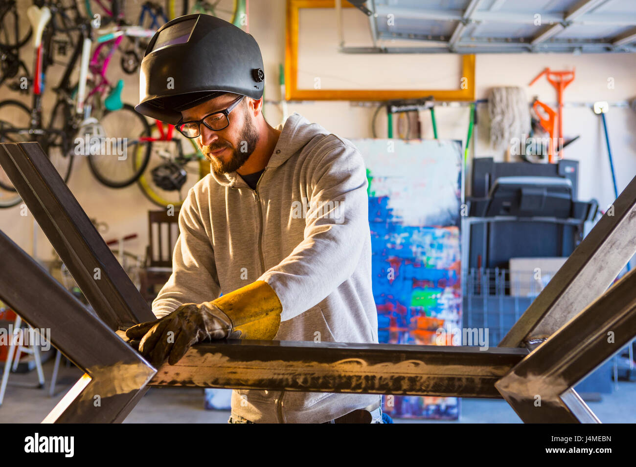 Garage sculpture hi-res stock photography and images - Alamy