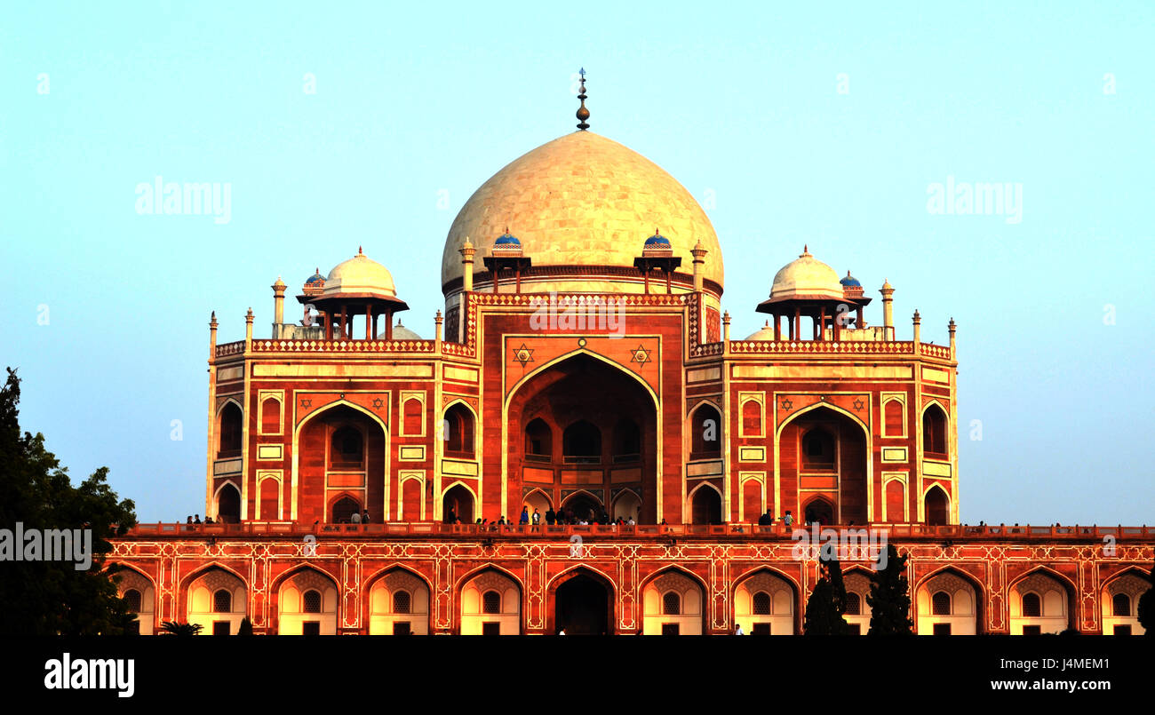 Humayun's Tomb in Delhi, designed by Mirak Mirza Ghiyas Stock Photo - Alamy