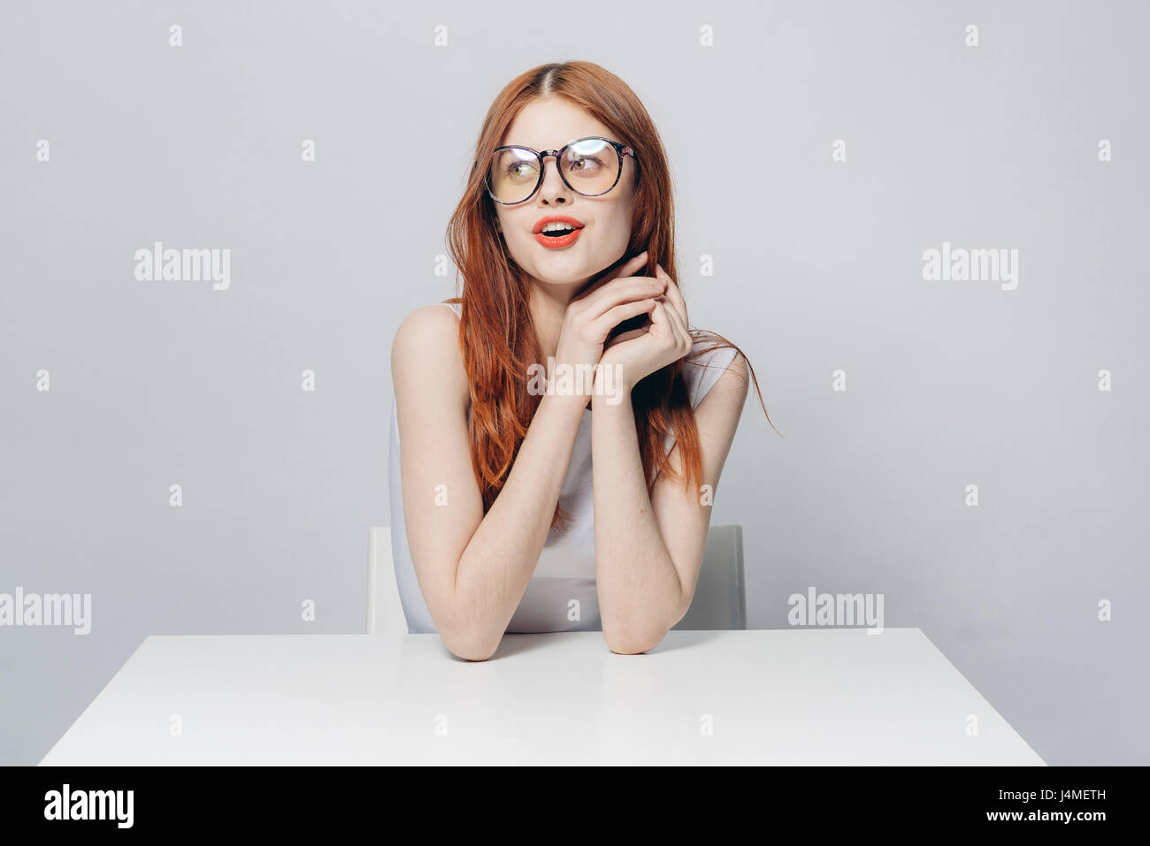 Back view woman sitting table hi-res stock photography and images - Alamy