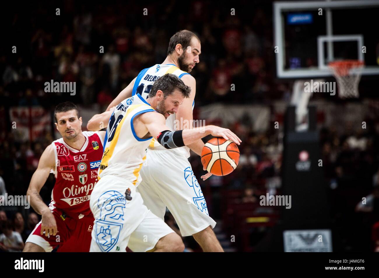 Drake Diener (# 16 Betaland Capo dÕOrlando) drives to the basket during ...