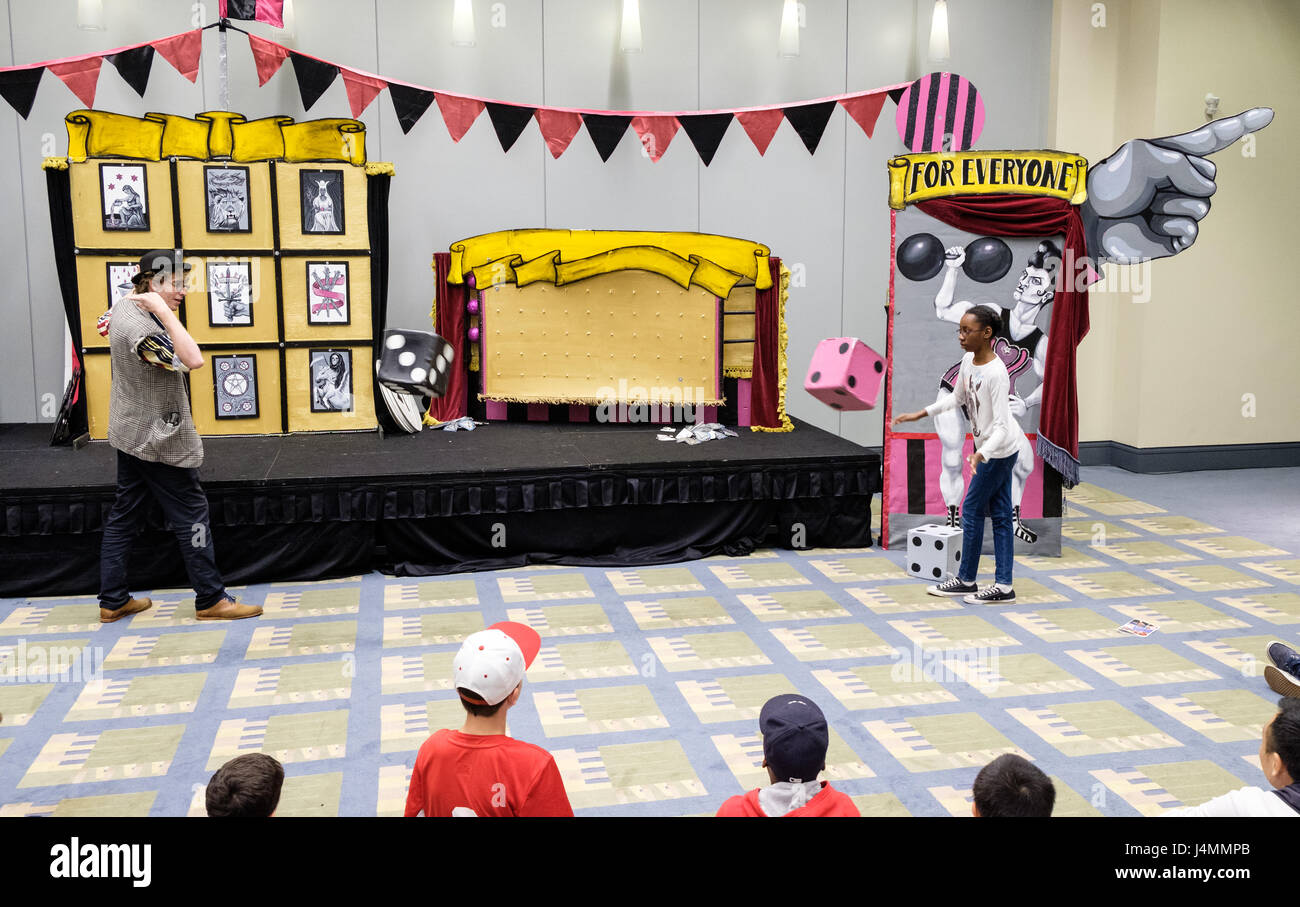 Child juggle stage hi-res stock photography and images - Alamy