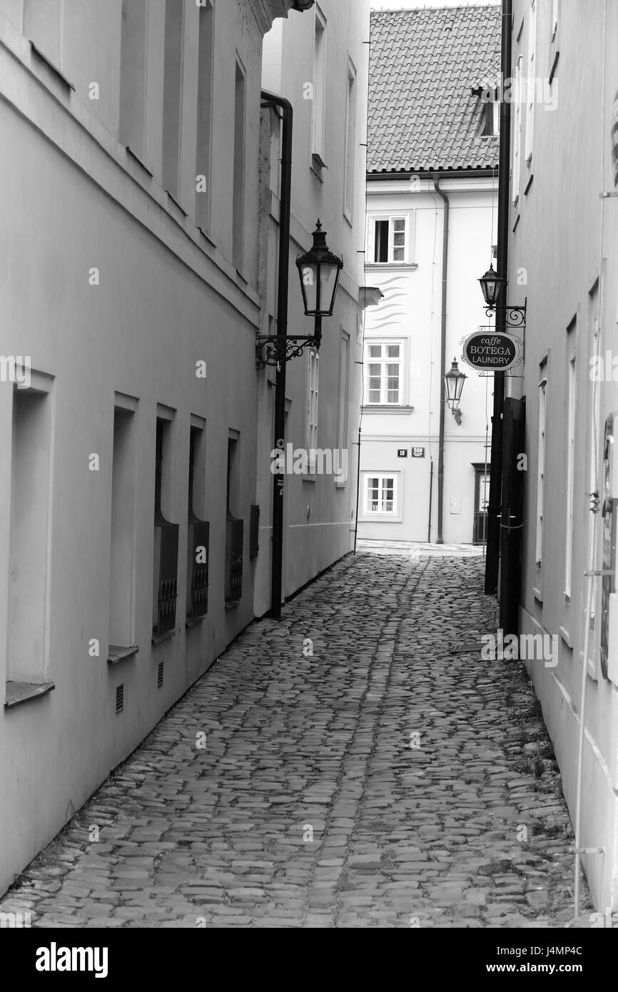 Cobbled alleyway and white buildings in Prague, 2017 Stock Photo - Alamy