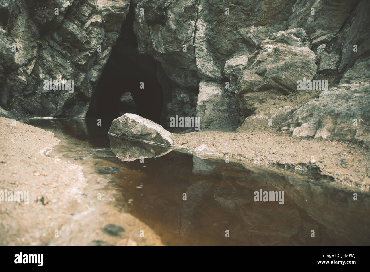 Dark spooky cave hi-res stock photography and images - Alamy