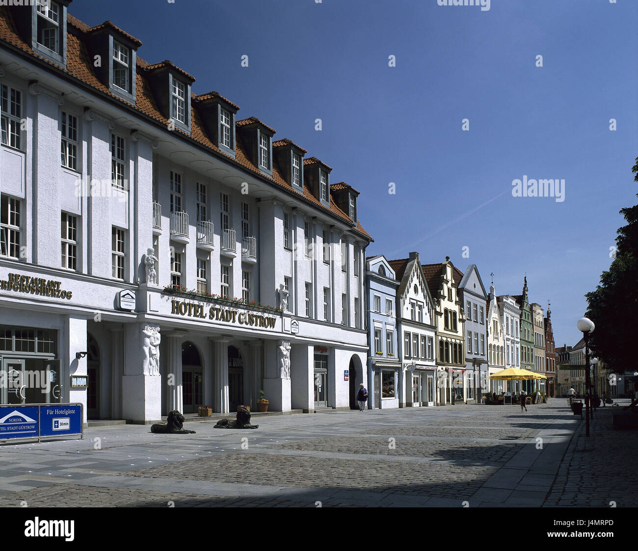 Germany, Mecklenburg-West Pomerania, Gustrow, Old Town, marketplace ...