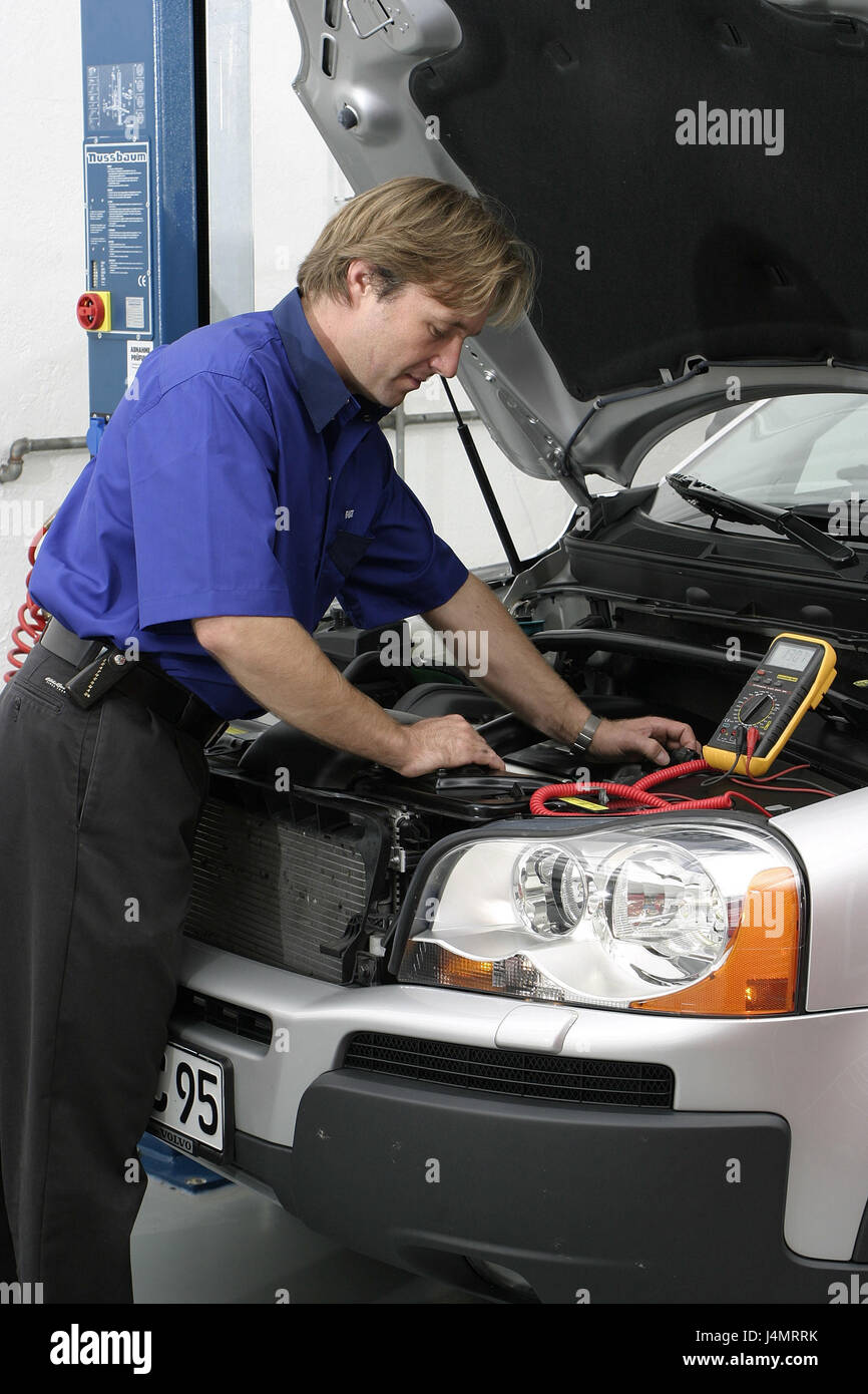 Kfz mechatroniker High Resolution Stock Photography and Images - Alamy