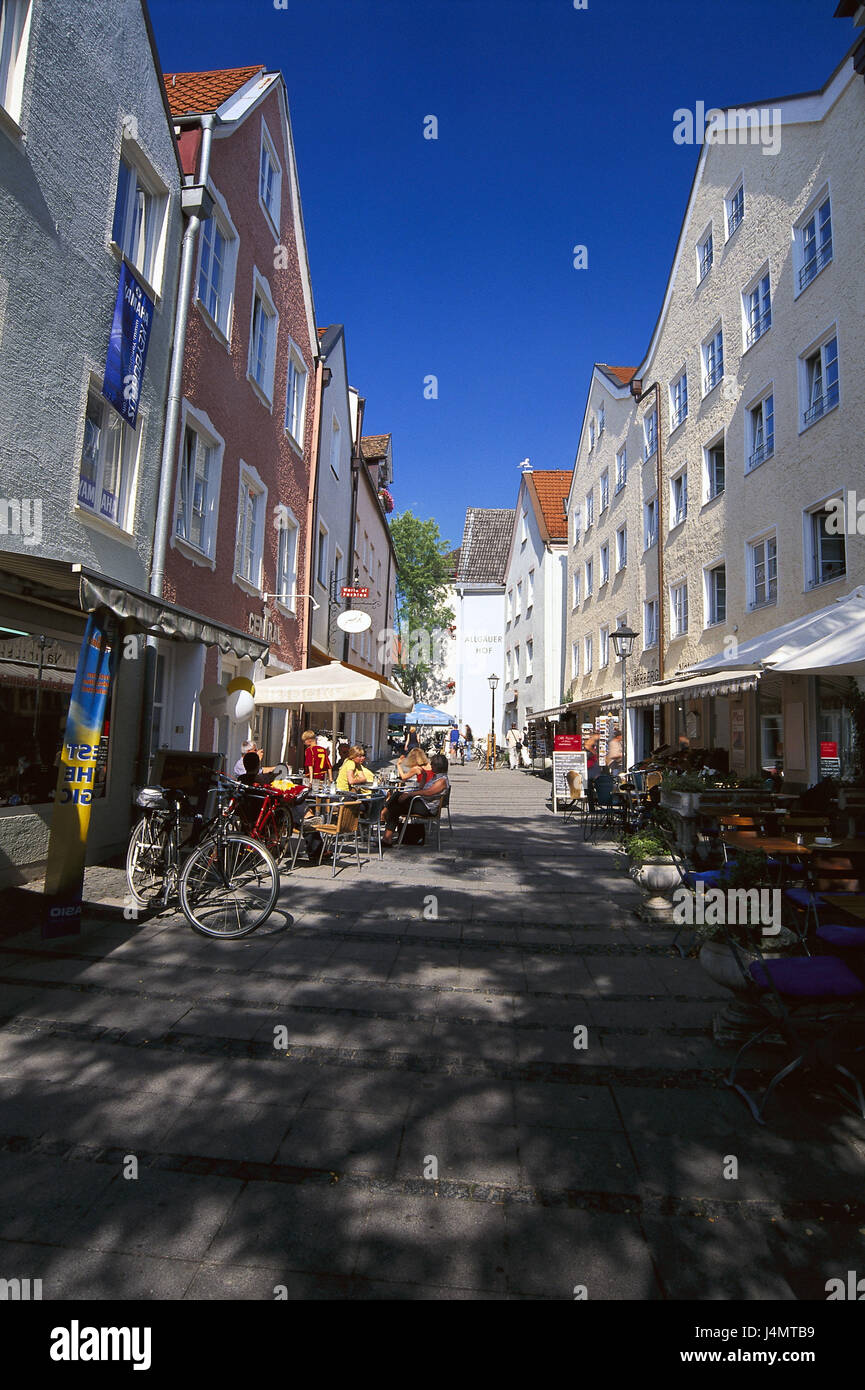Germany, Upper Bavaria, Weilheim, pedestrian area, street cafes of ...