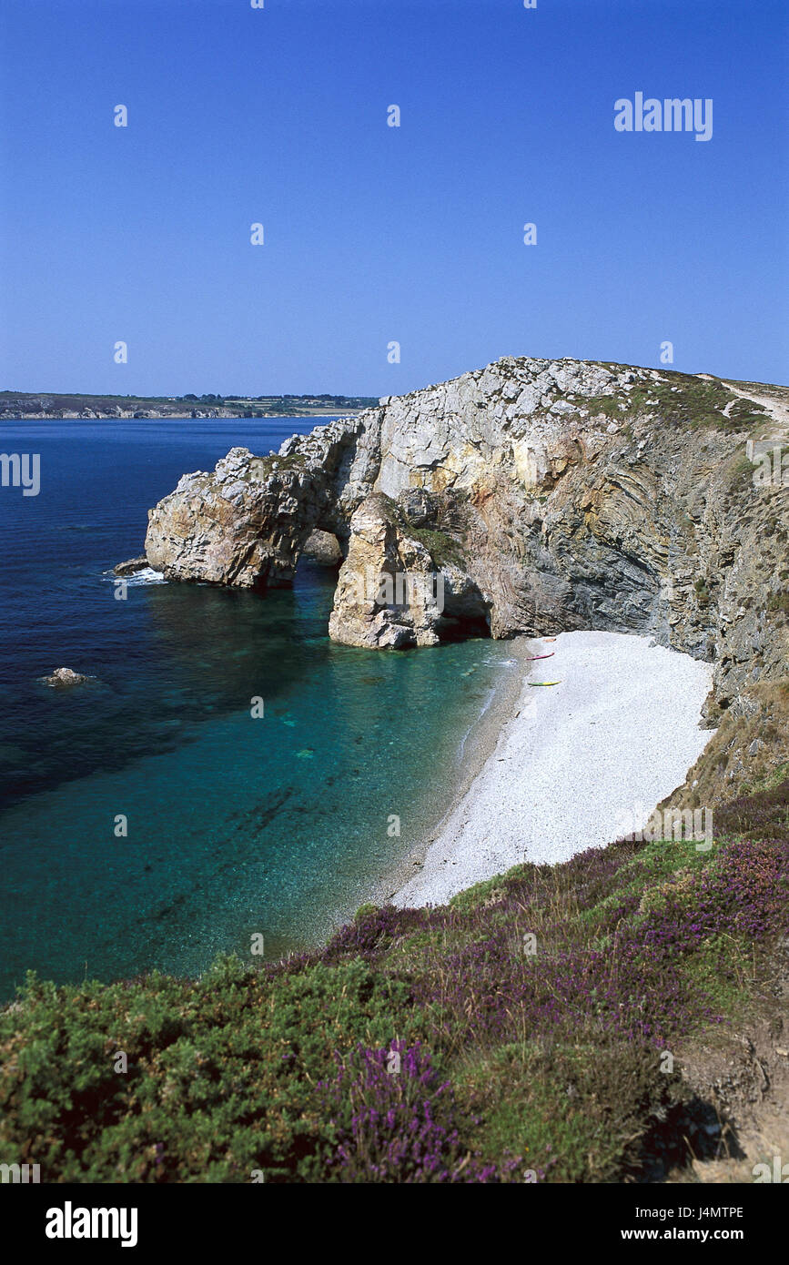 France, Brittany, peninsula Crozon, Point de Dinan, coastal scenery ...