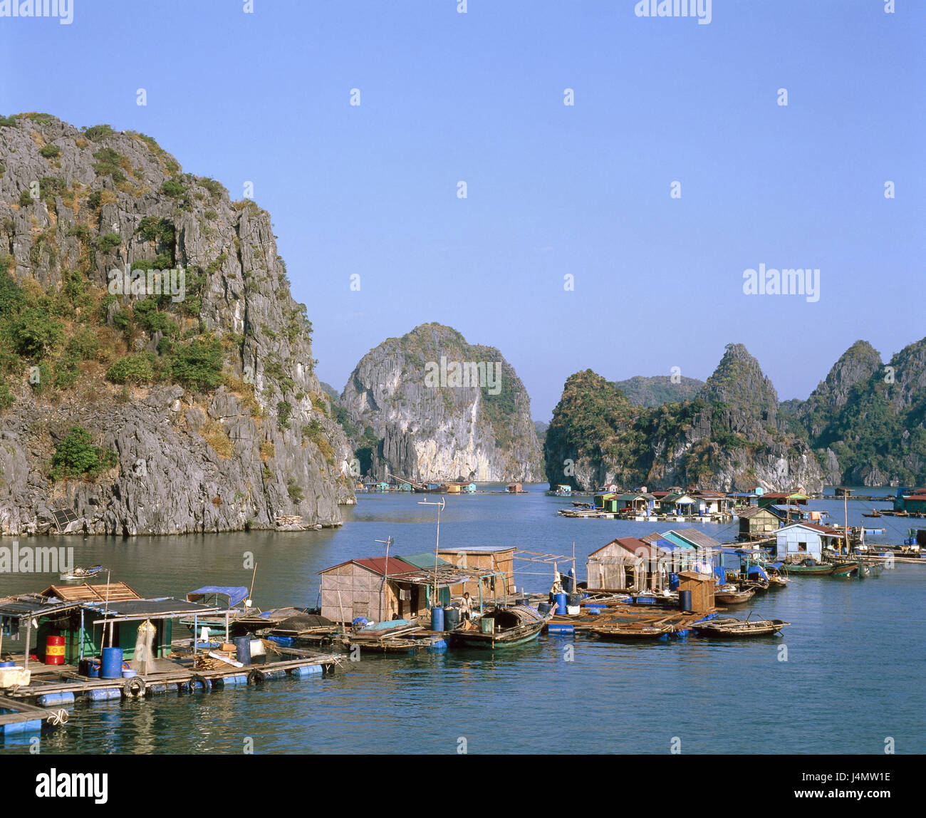 Vietnam, Halong Bay, bile islands, houseboats Asia, South-East Asia ...