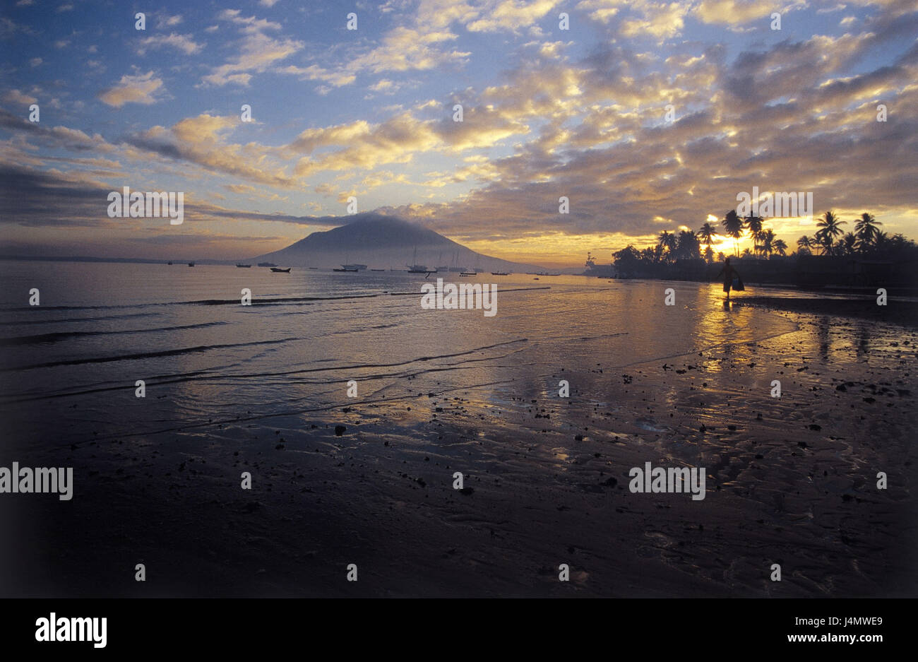 Lembata island hi-res stock photography and images - Alamy
