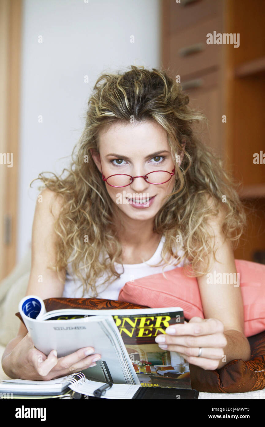 Sitting rooms, woman, glasses, magazine read, portrait women's portrait ...