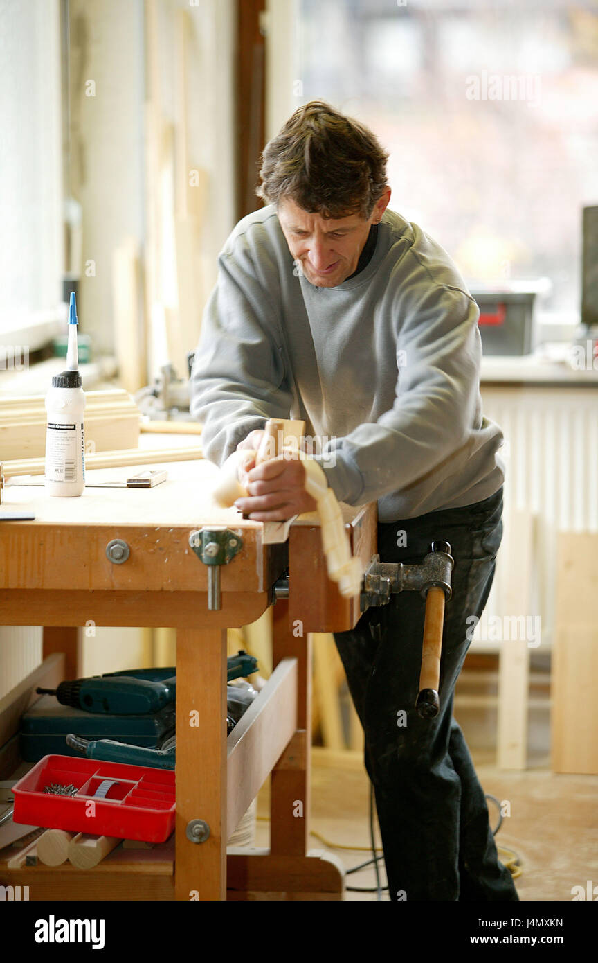Carpenter's workshop, carpenter's bench, man, workpiece, chop ...