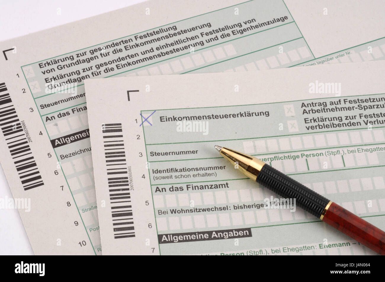 Steering wheel form, ballpoint pen, medium close-up, detail, income tax ...