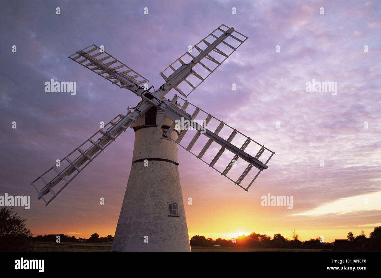 Great Britain, Norfolk, River Thurne, windmill, sundown, England, river ...