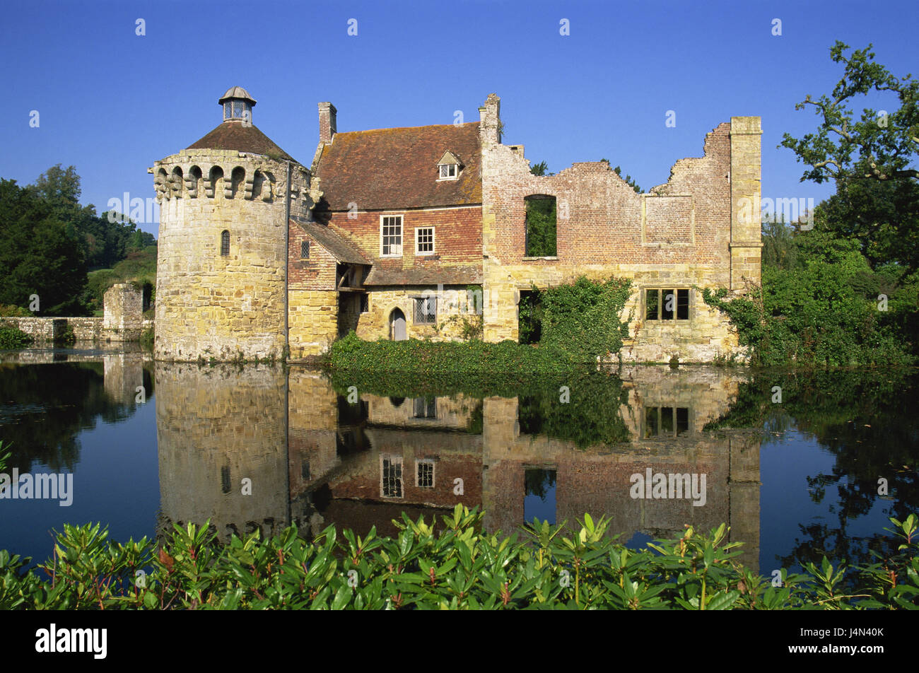 Scotney castle, kent hi-res stock photography and images - Alamy