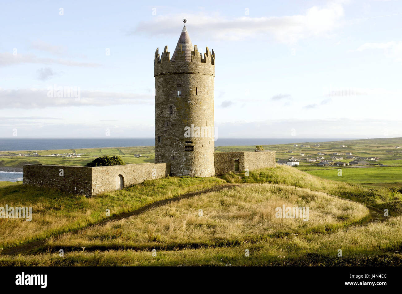Ireland, Munster, county Clare, Doolin, Doonagore Castle, tower Stock ...