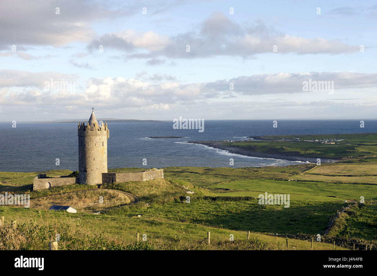 Ireland, Munster, county Clare, Doolin, Doonagore Castle, tower Stock ...
