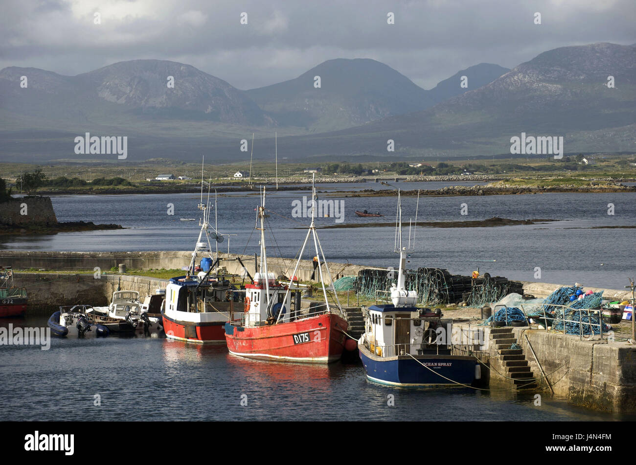 Connemara coast fishing boat hi-res stock photography and images - Alamy