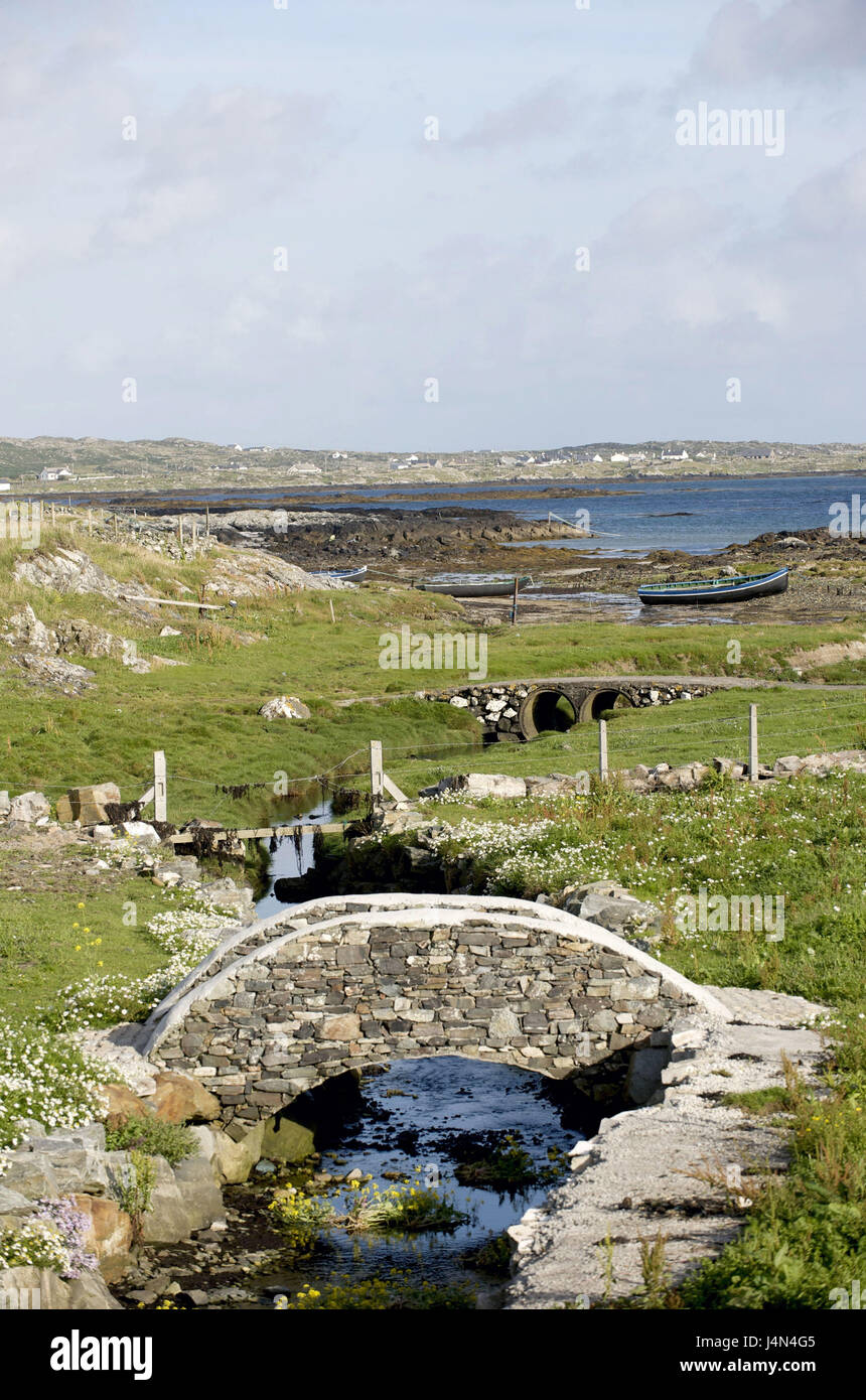 Ireland, Connacht, Connemara, county Galway, coastal scenery, bridges ...