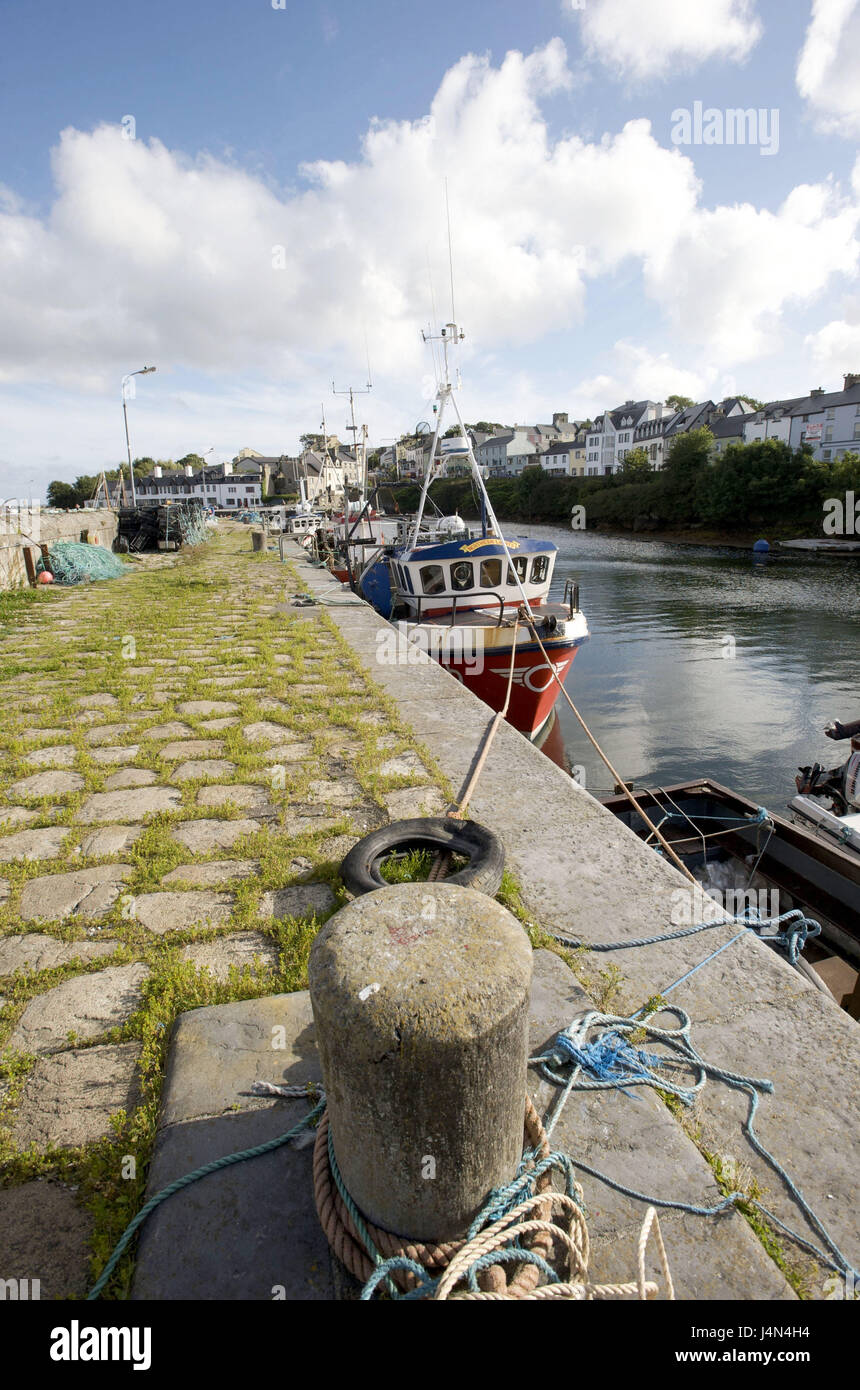 Ireland, Connacht, Connemara, county Galway, Roundstone, harbour Stock ...