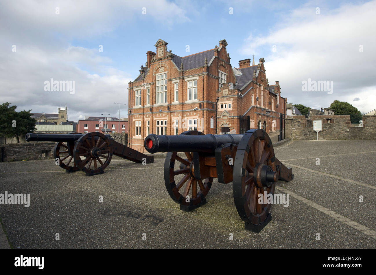 Cannons londonderry hi-res stock photography and images - Alamy