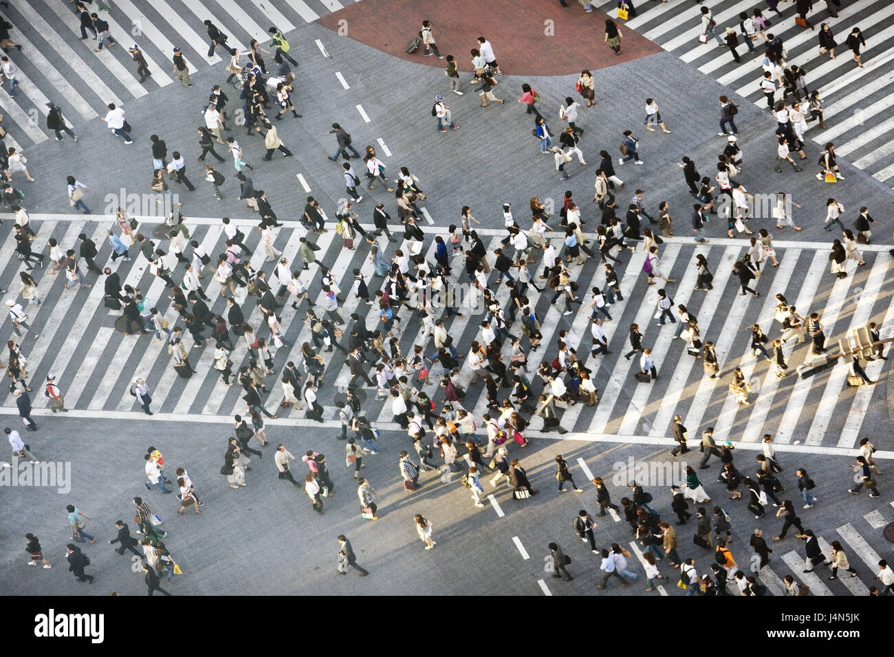Japan, Tokyo, Shibuya District, street, pedestrian's crossing, crowd of ...