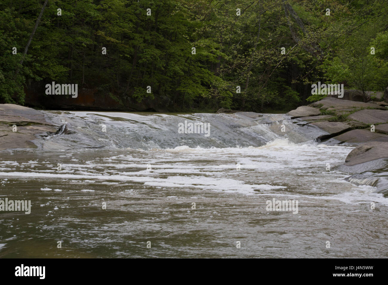 Cascading water flowing down rocks hi-res stock photography and images ...