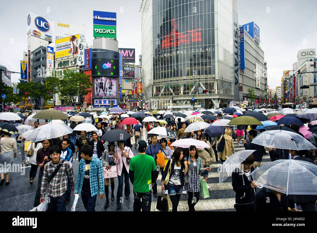Japan, Tokyo, Shibuya District, street, pedestrian's crossing, crowd of ...